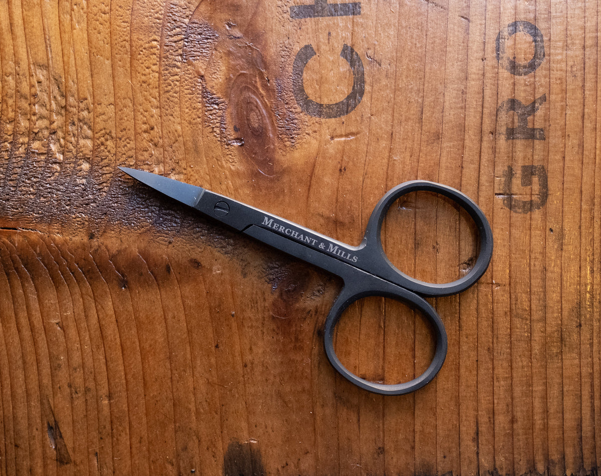 Merchant & Mills Wide Bow Scissors – The Farmer's Daughter Fibers